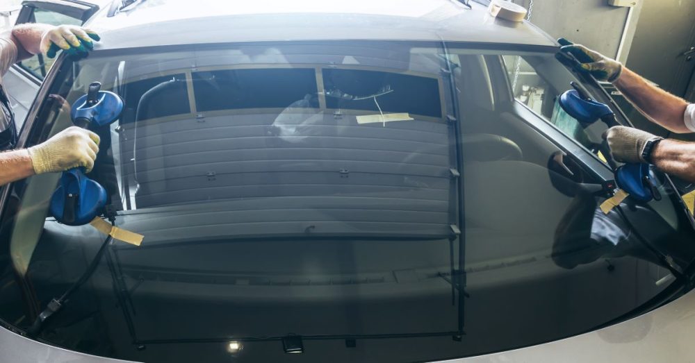 7 Reasons You Should Hire Professionals to Replace Your Windshield